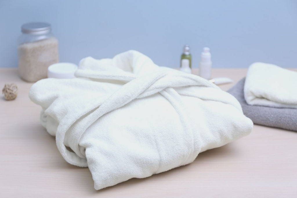A Guide to Pick the Perfect Monogrammed Bathrobe for Your Christmas Gift